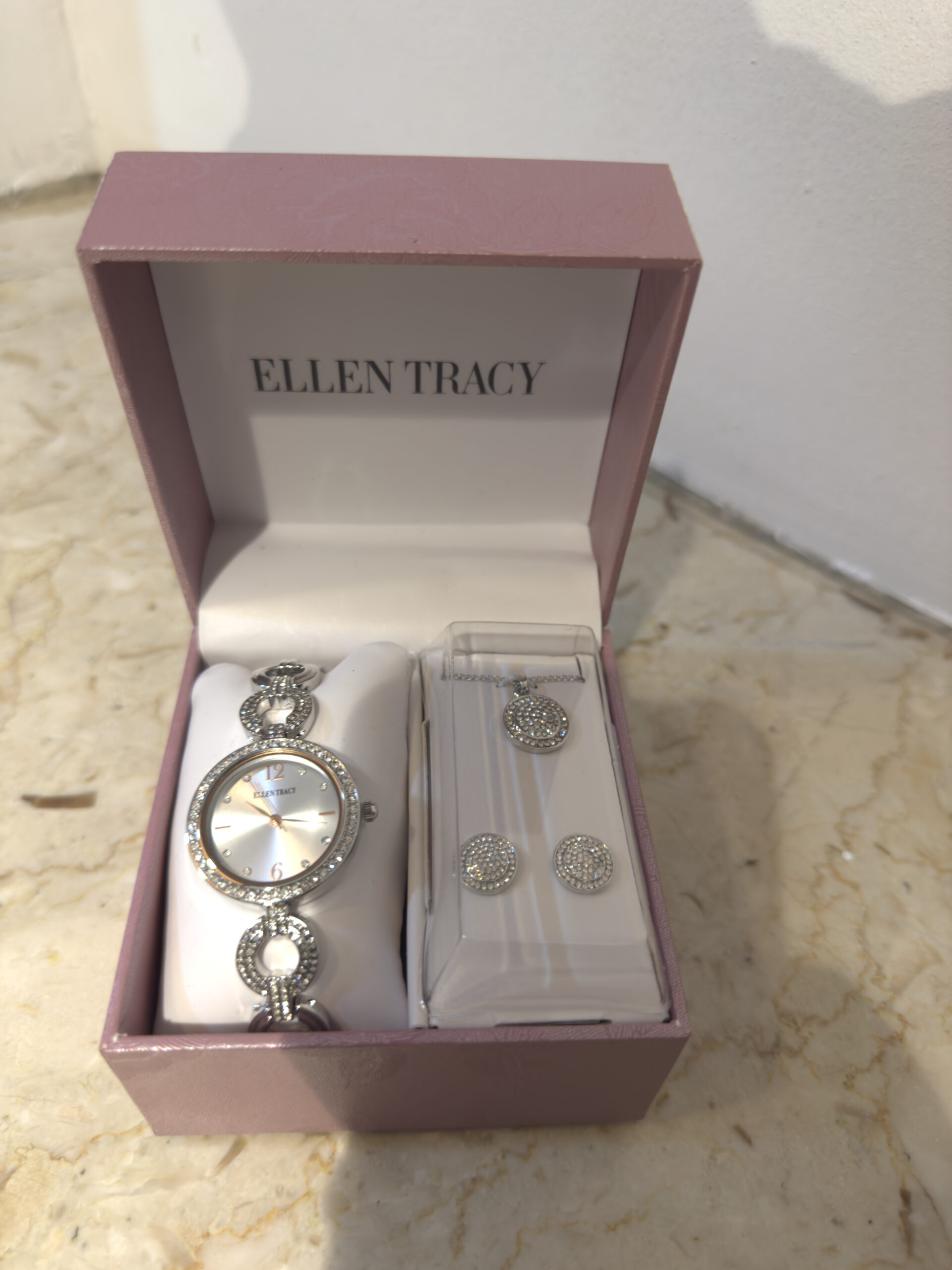 ELLEN TRACY SILVER WATCH AND CHAIN SET – Posh Apparels